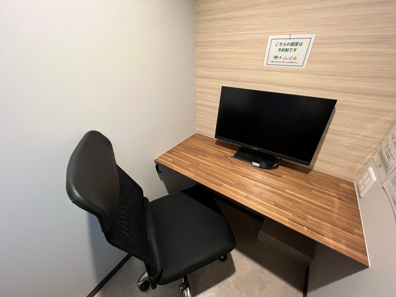 【1名用完全個室／1時間500円】赤坂見附駅から徒歩20秒！＜ブース18＞の写真2