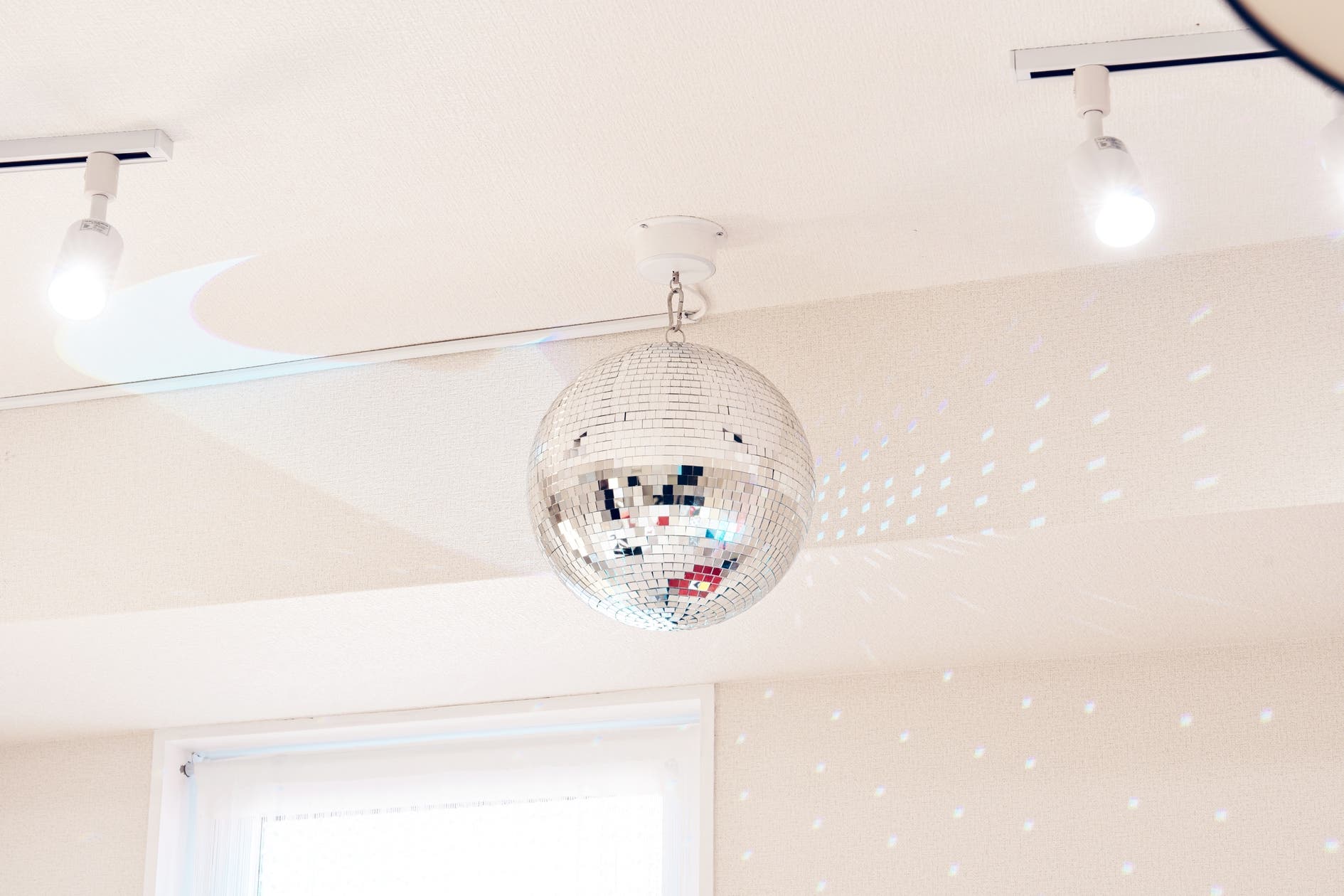 【リンバケ】駅1分✨自然光✨白基調✨ブランド家具✨おしゃれ✨ポートレート✨クリスマスツリー✨コスプレ✨物撮り✨インタビューの写真9