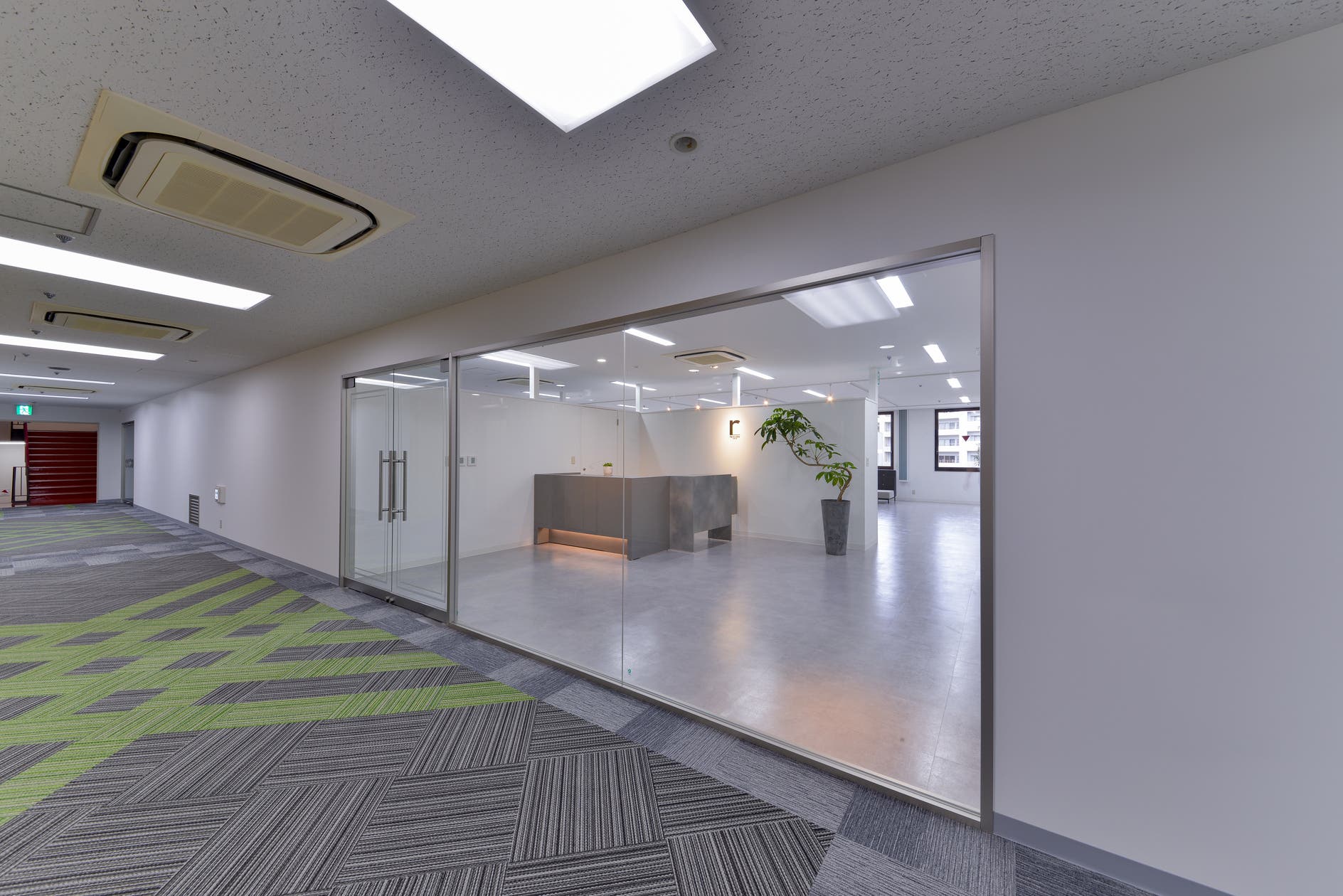 STUDIO－Ｂ｜博多駅徒歩７分。白を基調としたプレーンな空間で、本格的な撮影機材を利用し幅広い撮影が可能です。の写真7