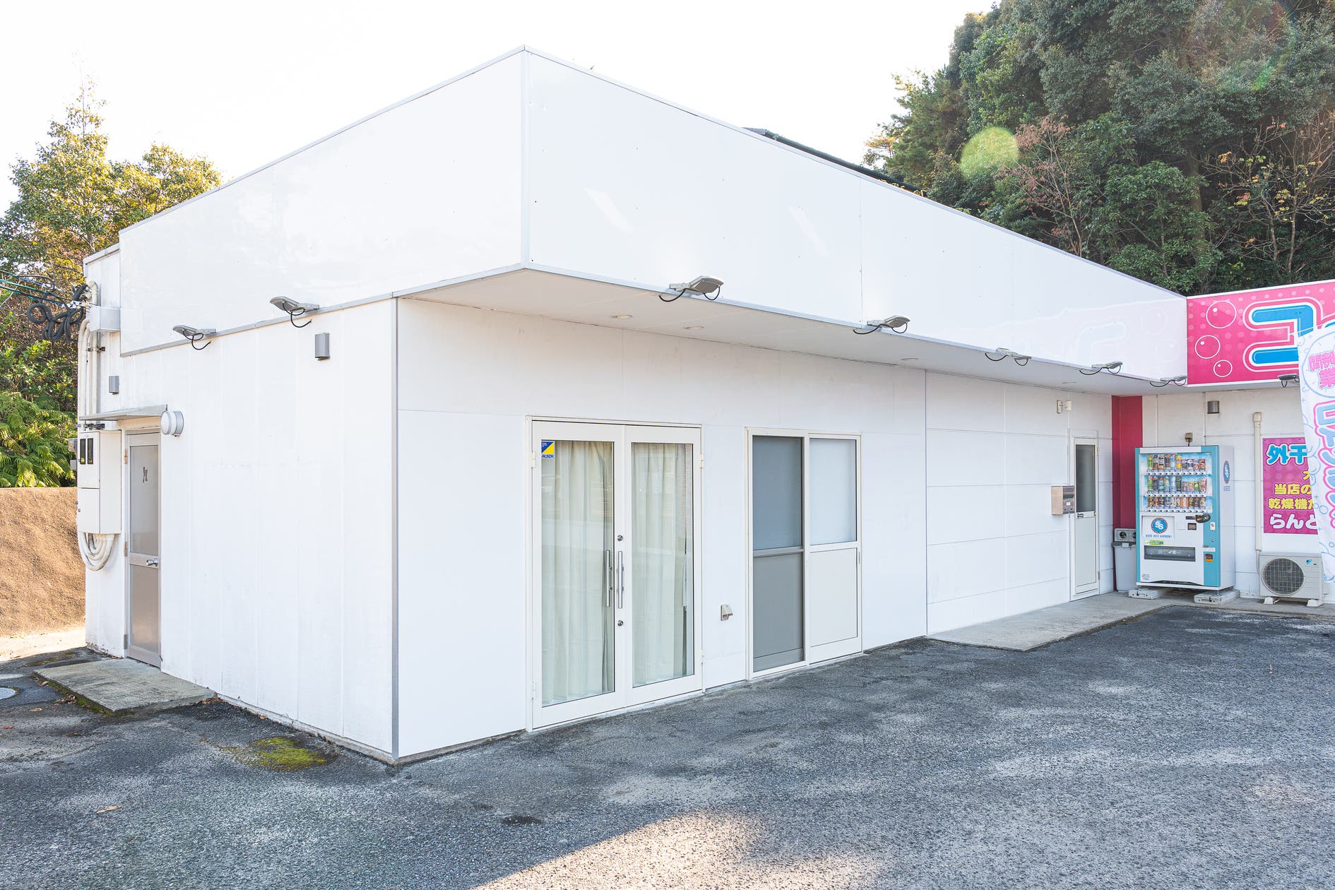 【佐賀県有田町】白ホリ撮影スタジオ/BARの雰囲気/機材貸出無料/車10台以上駐車可能の写真15