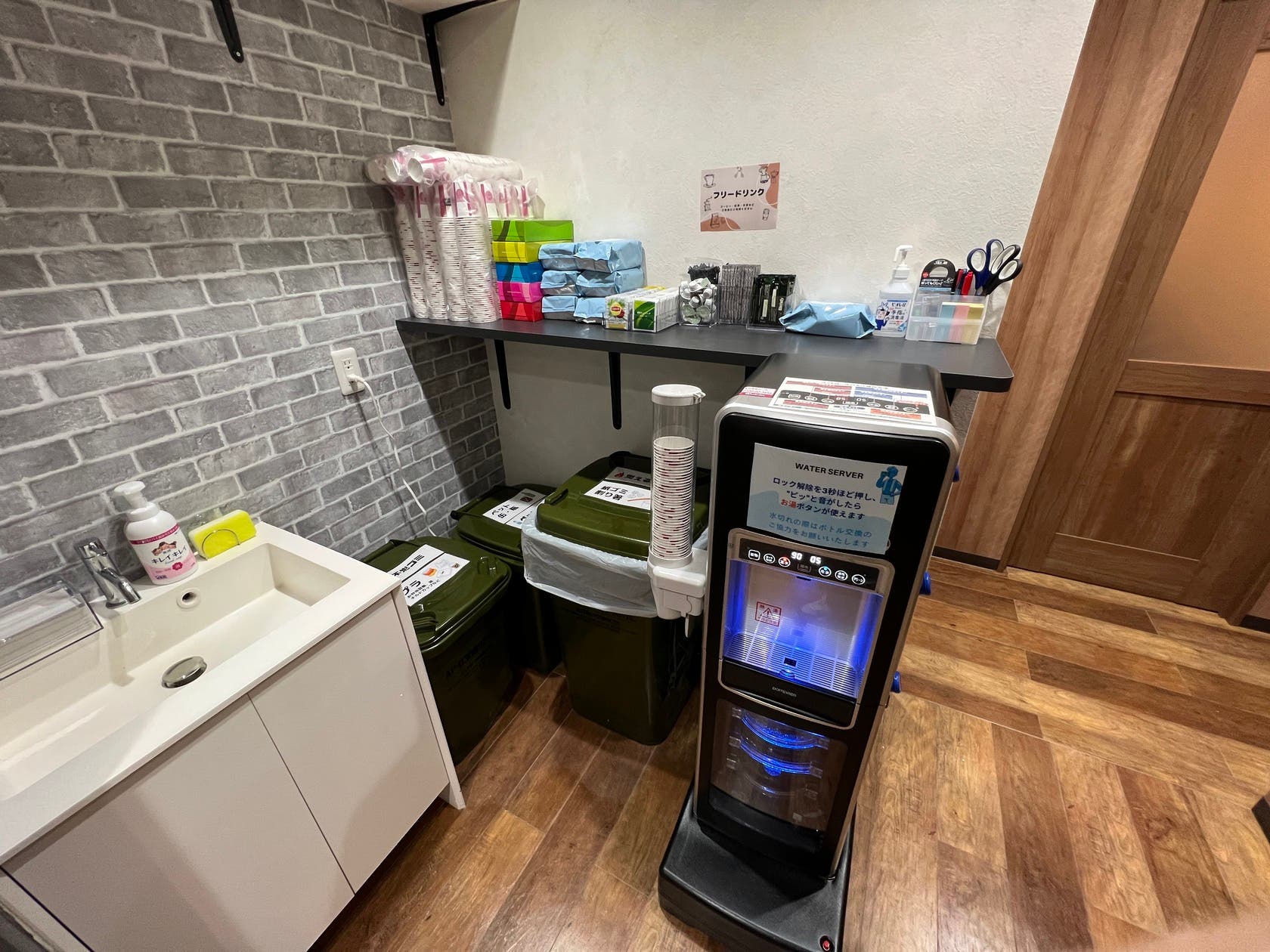 【1名用完全個室／1時間500円】赤坂見附駅から徒歩20秒！＜ブース10＞の写真7