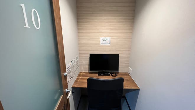 【1名用完全個室/1時間440円】赤坂見附駅から徒歩20秒!<ブース10>の写真1