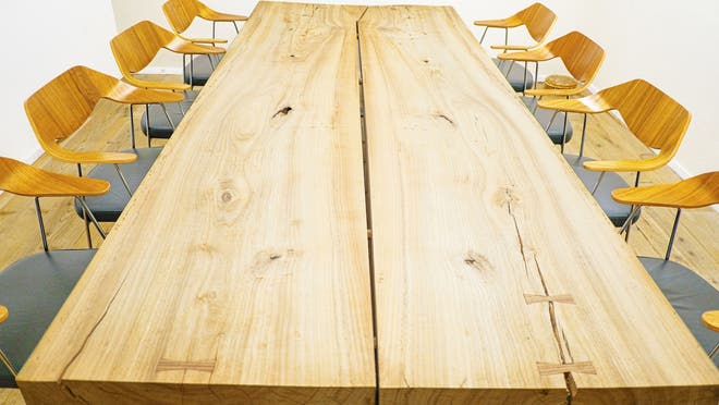 【新宿駅徒歩6分・西武新宿駅徒歩5分】木の香りがする会議室(南) 会議/商談/少人数での打ち合わせに向いている空間です。の写真3