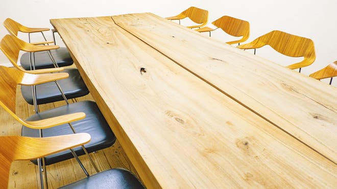 【新宿駅徒歩6分・西武新宿駅徒歩5分】木の香りがする会議室(南) 会議/商談/少人数での打ち合わせに向いている空間です。の写真5