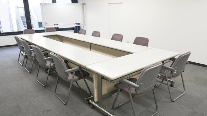 【JR新宿駅徒歩6分!】50名まで入れる、ゆったり大きめの会議室スペース!の写真4