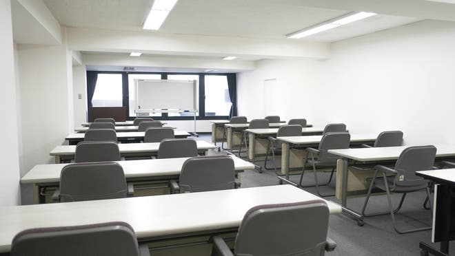 【JR新宿駅徒歩6分!】50名まで入れる、ゆったり大きめの会議室スペース!の写真2