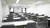【JR新宿駅徒歩6分!】50名まで入れる、ゆったり大きめの会議室スペース!の写真2