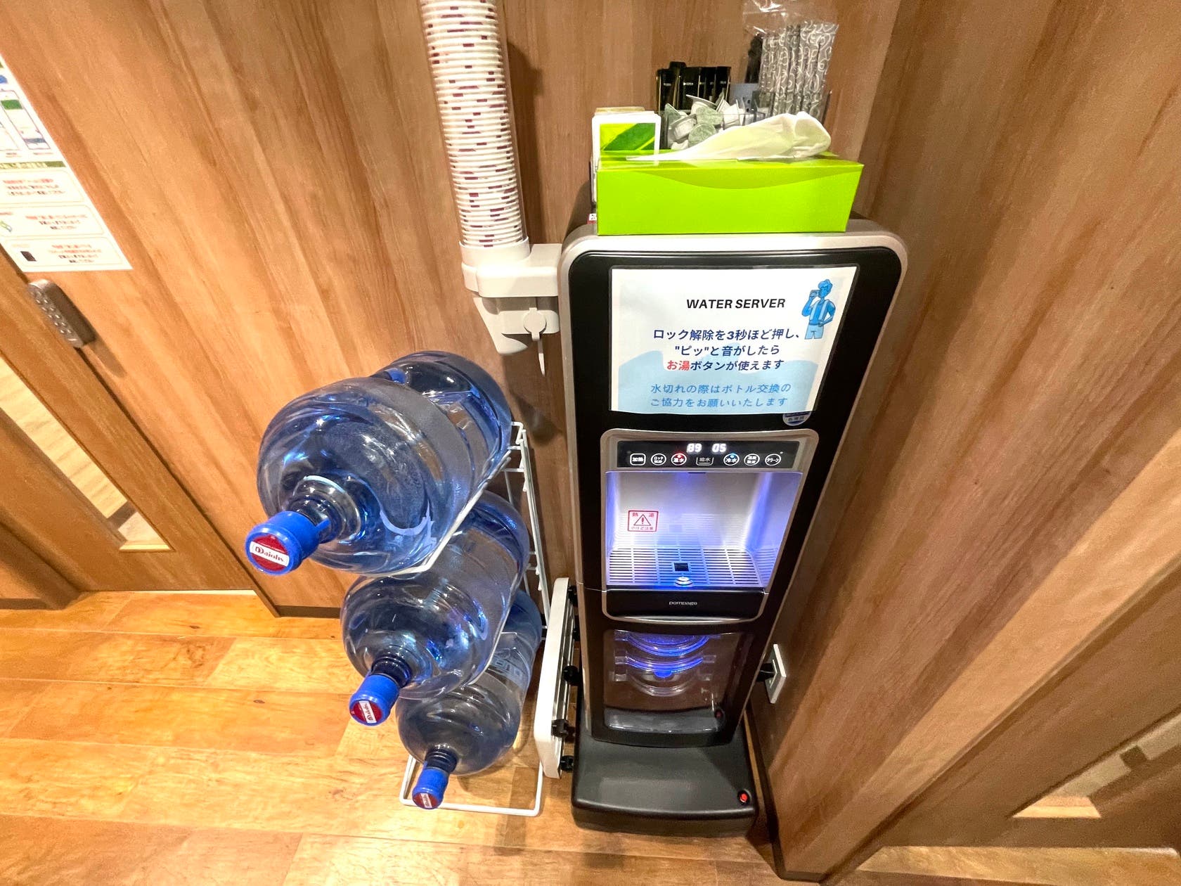 【赤坂見附駅すぐの会議室◎】1時間1,100円／5名会議室＜RoomA＞ モニター有の写真6