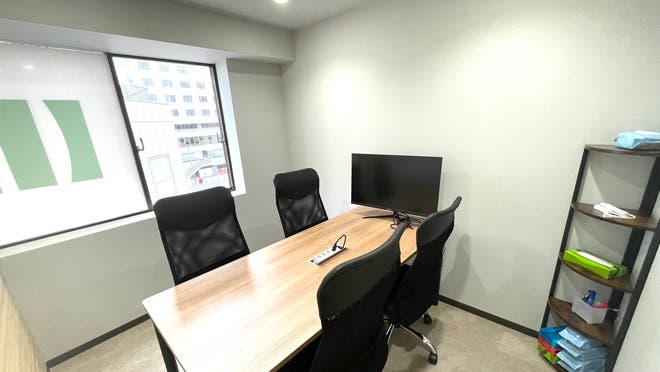 【赤坂見附駅すぐの会議室◎】1時間880円/4名会議室<RoomB> モニター有の写真1