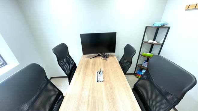 【赤坂見附駅すぐの会議室◎】1時間880円/4名会議室<RoomB> モニター有の写真2