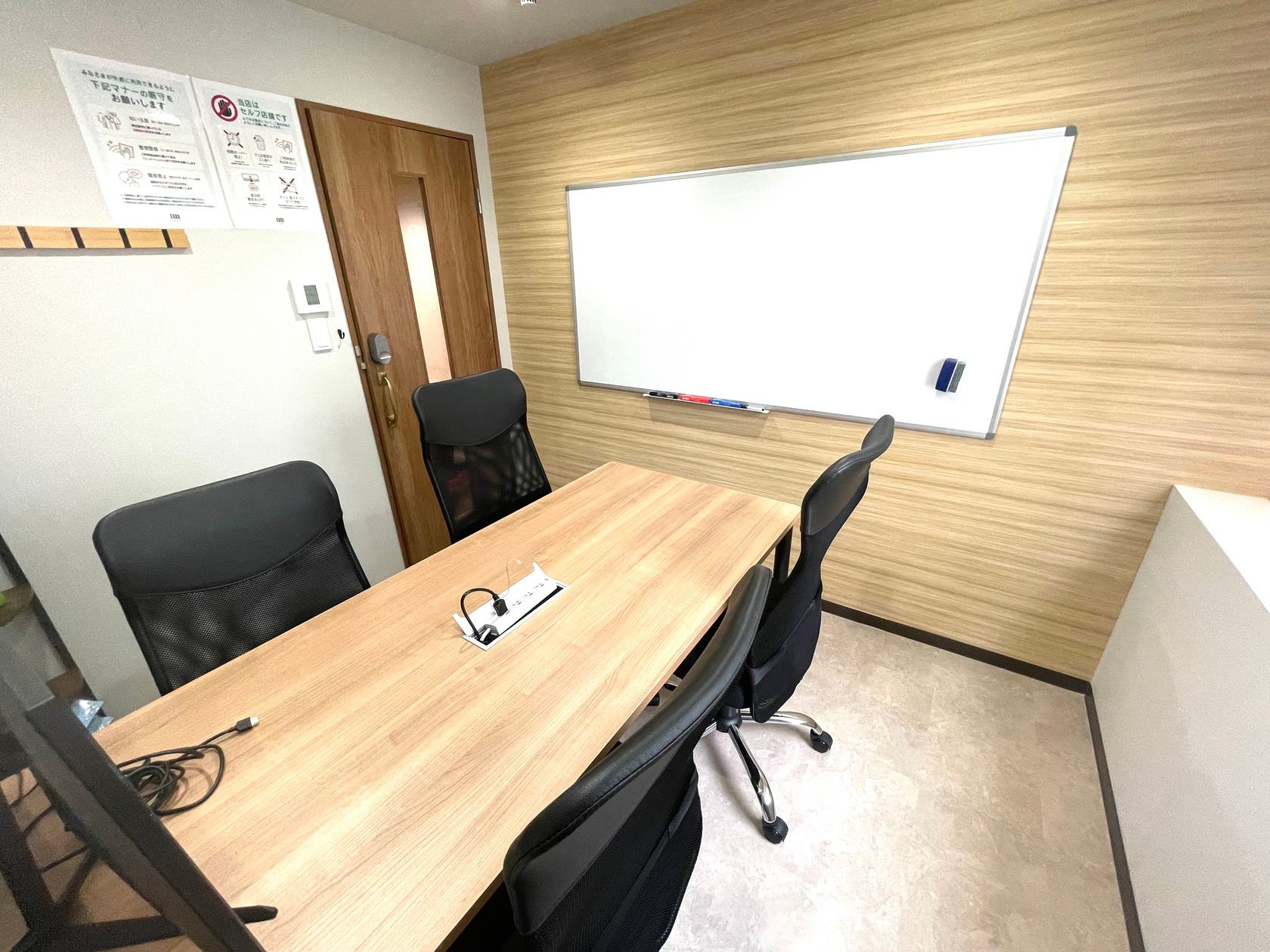 【赤坂見附駅すぐの会議室◎】1時間880円／4名会議室＜RoomB＞ モニター有の写真3