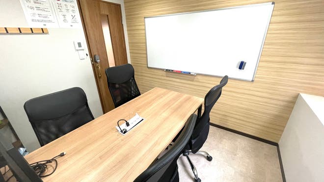 【赤坂見附駅すぐの会議室◎】1時間880円/4名会議室<RoomB> モニター有の写真3