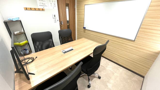 【赤坂見附駅すぐの会議室◎】1時間880円/4名会議室<RoomC> モニター有の写真4