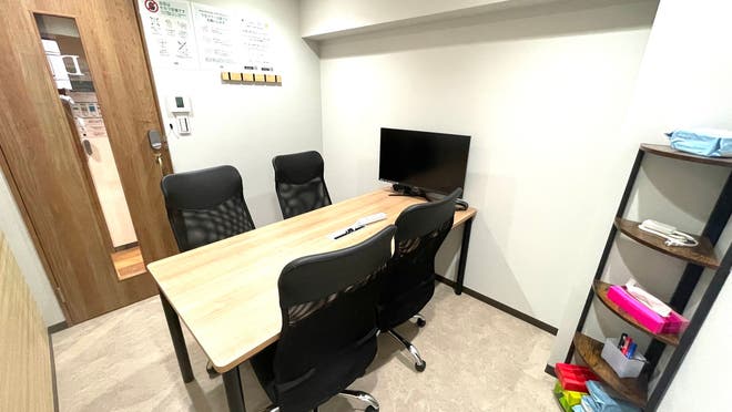 【赤坂見附駅すぐの会議室◎】1時間880円/4名会議室<RoomD> モニター有の写真3