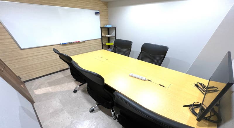 【赤坂見附駅すぐの会議室◎】1時間1,100円／5名会議室＜RoomF＞ モニター有