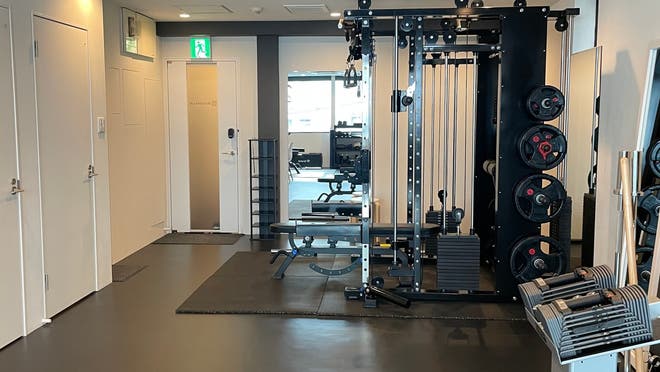 【60分990円〜】24時間利用可能な広々空間と豊富な器具で快適なトレーニングを!の写真3