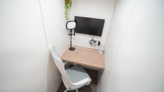 <ワークブース上野No.1>駅近🚃完全個室💼光回線Wi-Fi📶モニター🖥テレワーク/ZOOM/面接/自習の写真1