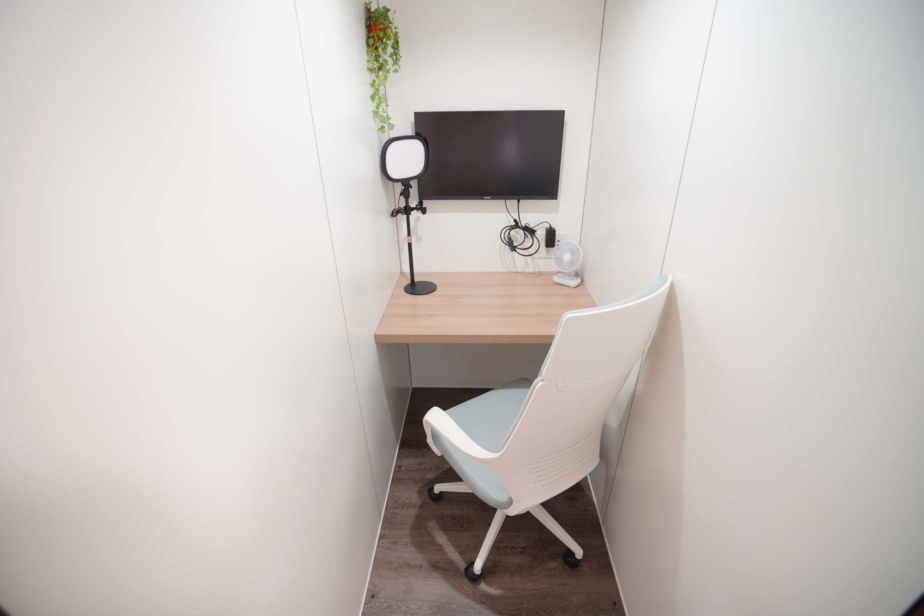 ＜ワークブース上野No.1＞駅近🚃完全個室💼光回線Wi-Fi📶モニター🖥テレワーク/ZOOM/面接/自習の写真6