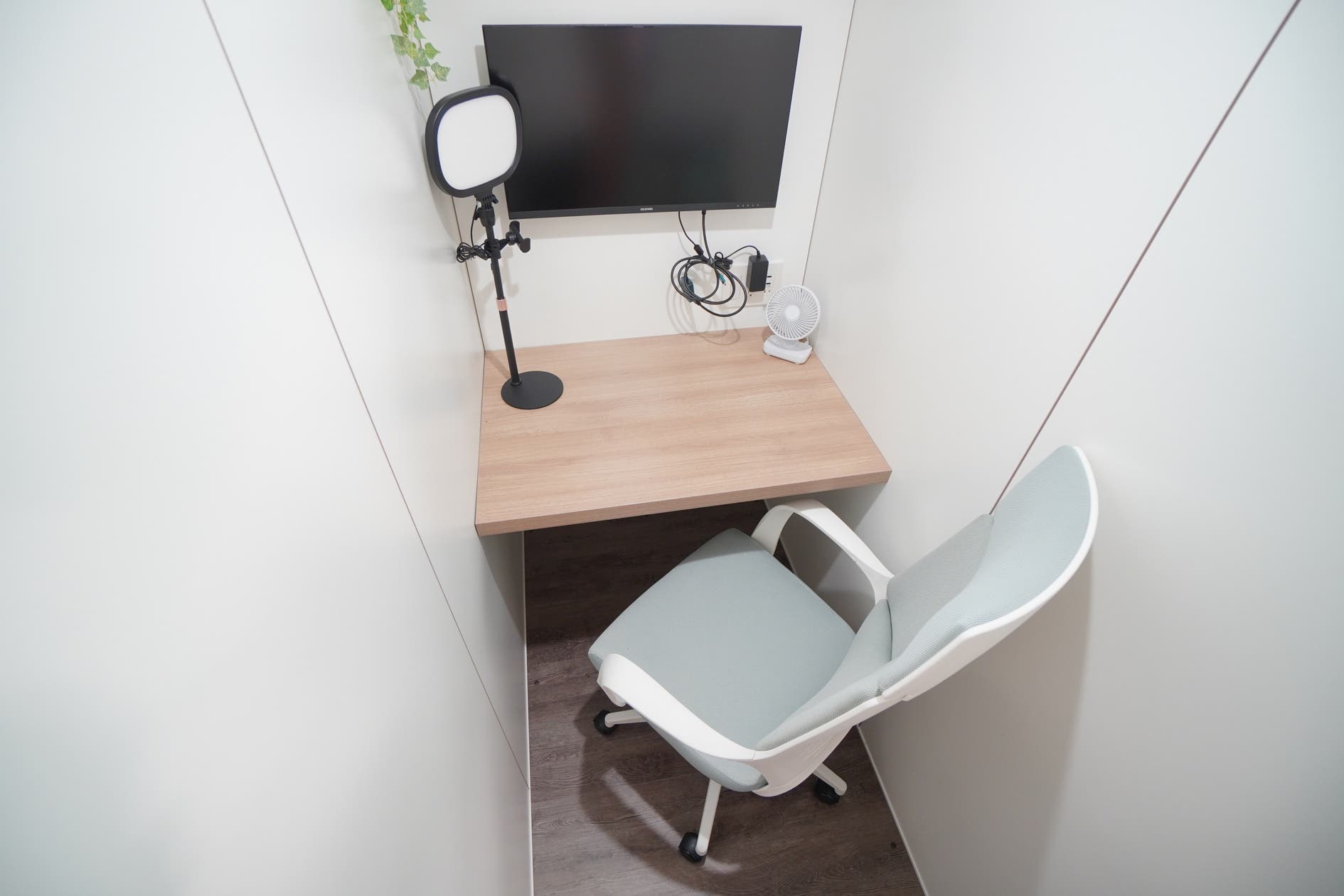 ＜ワークブース上野No.2＞駅近🚃完全個室💼光回線Wi-Fi📶モニター🖥テレワーク/ZOOM/面接/自習の写真5