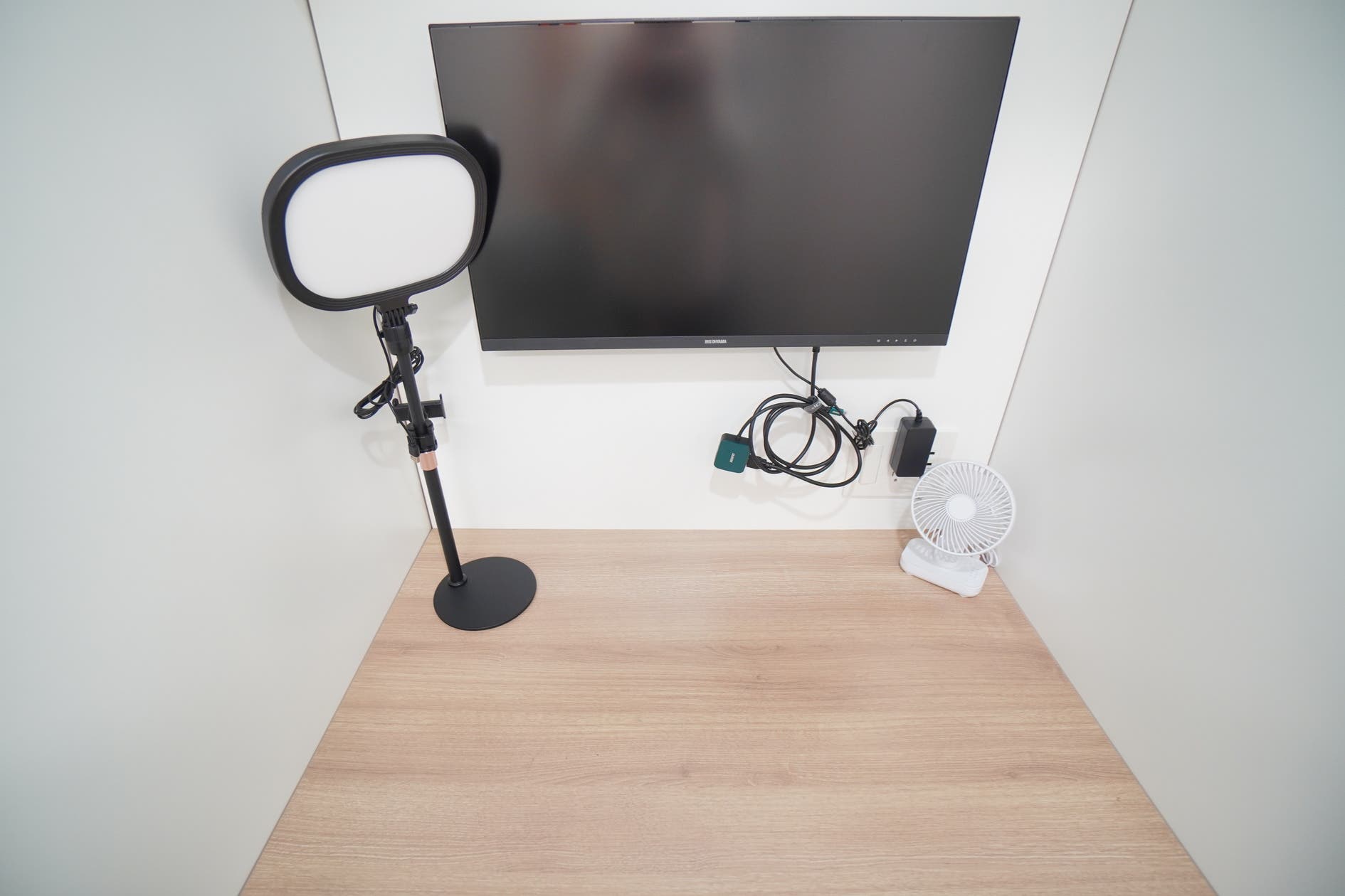 ＜ワークブース上野No.6＞駅近🚃完全個室💼光回線Wi-Fi📶モニター🖥テレワーク/ZOOM/面接/自習の写真5