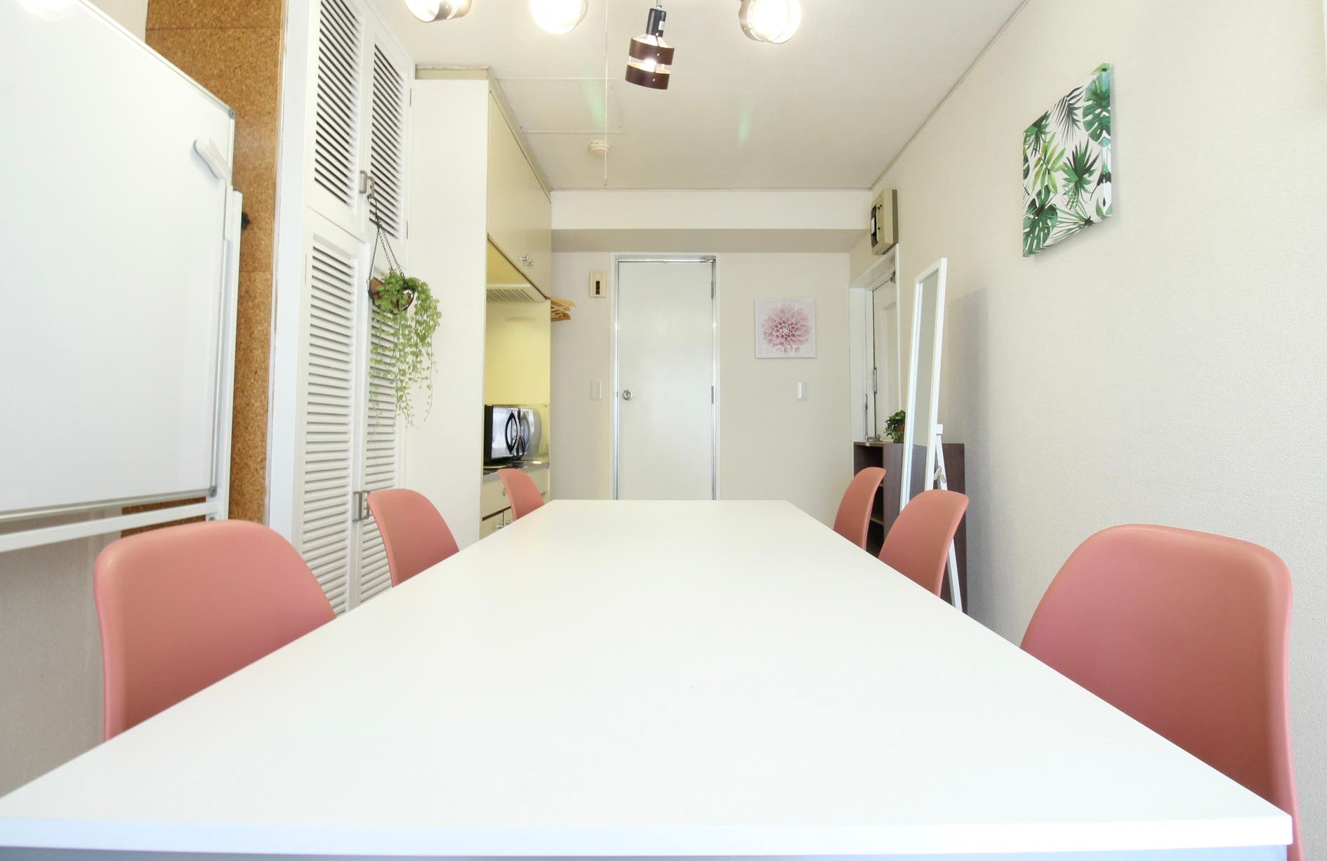 【表参道駅徒歩8分 | 骨董通り沿い🌿】打合せ/女子会🍸/ボドゲも✨高速Wifi🛜&備品All無料🆓ビズガーデン南青山の写真6