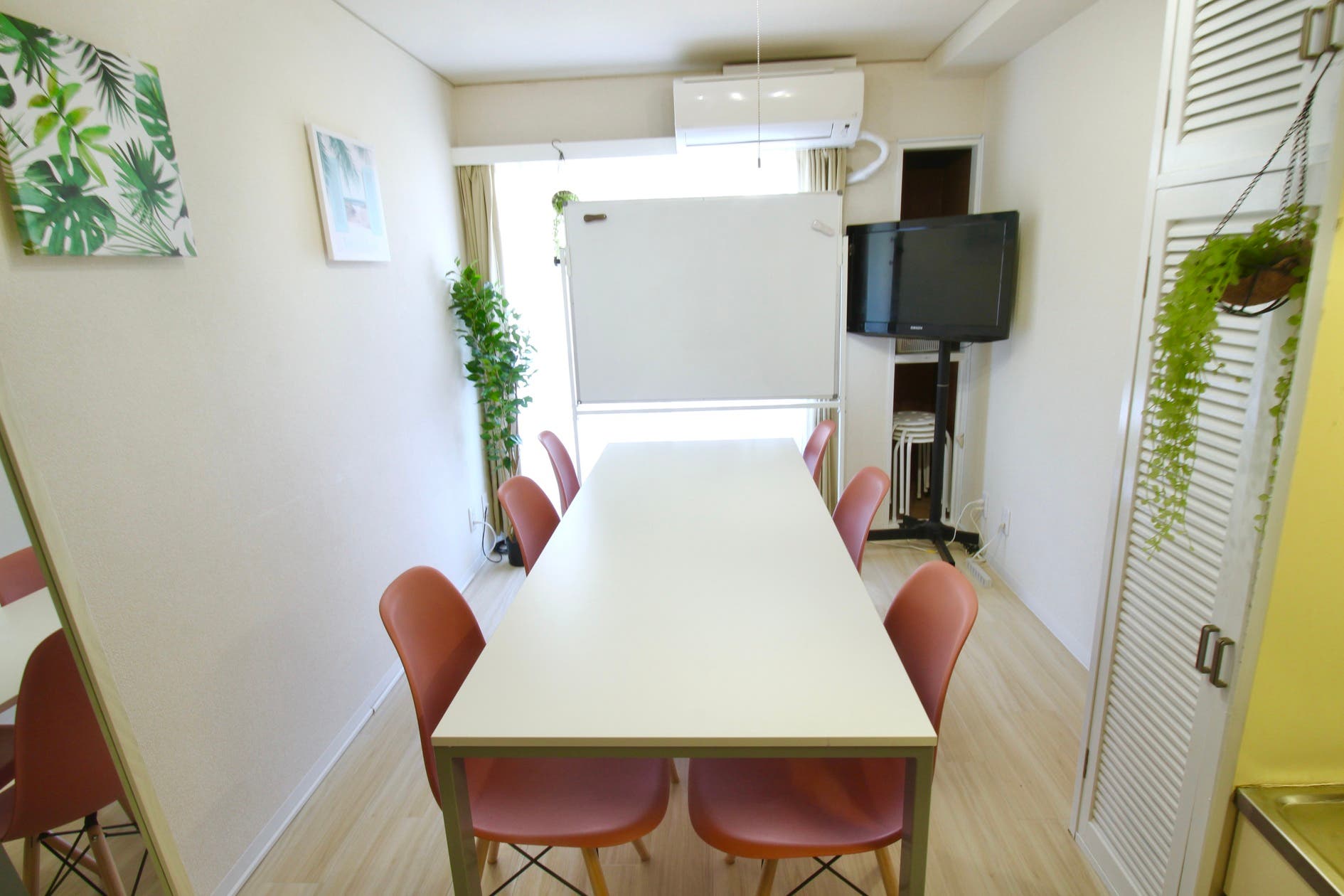 【表参道駅徒歩8分 | 骨董通り沿い🌿】打合せ/女子会🍸/ボドゲも✨高速Wifi🛜&備品All無料🆓ビズガーデン南青山の写真8