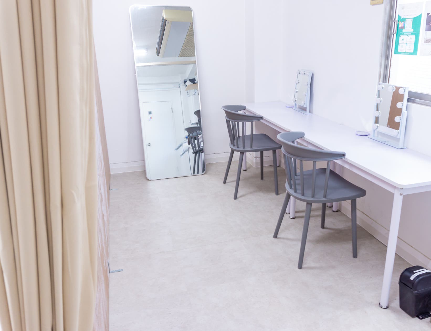 飯田橋駅2分｜自然光 × 二面採光 × アーチ × 白壁 × 植物｜24時間OK｜土足OKの写真5