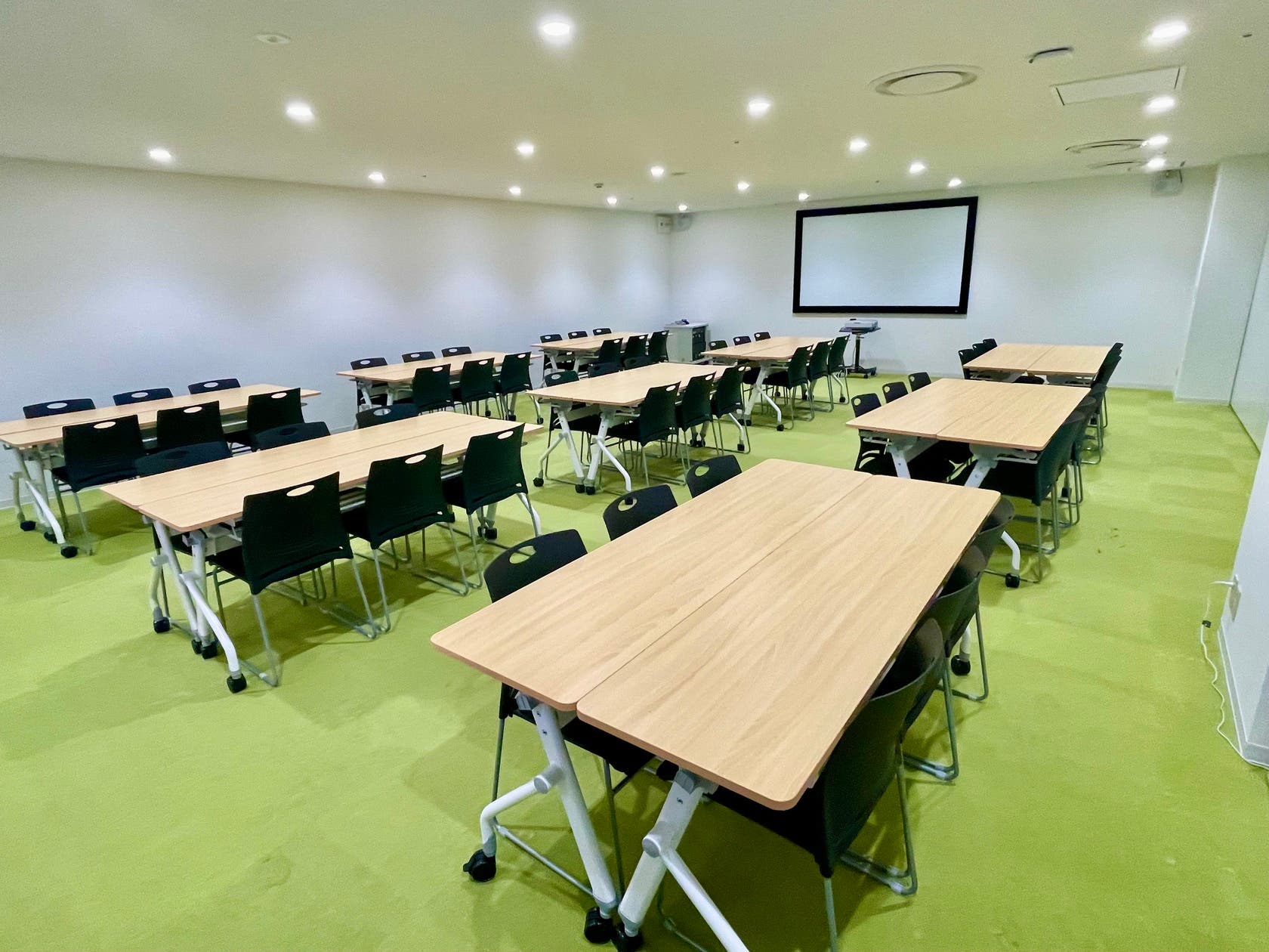 【地下鉄天神駅徒歩3分】地下街直結！8階(75.4㎡)／スクール形式最大63名／飲食可能／Wi-Fi無料の写真5