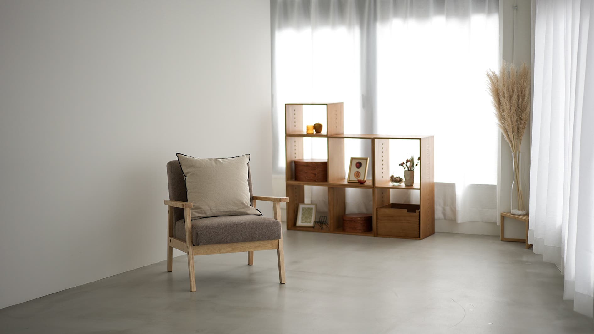 【ブルーサイドstudio】自然光×白壁×モルタル床 | ファッション・モノ系に最適 | 品川エリアの写真5