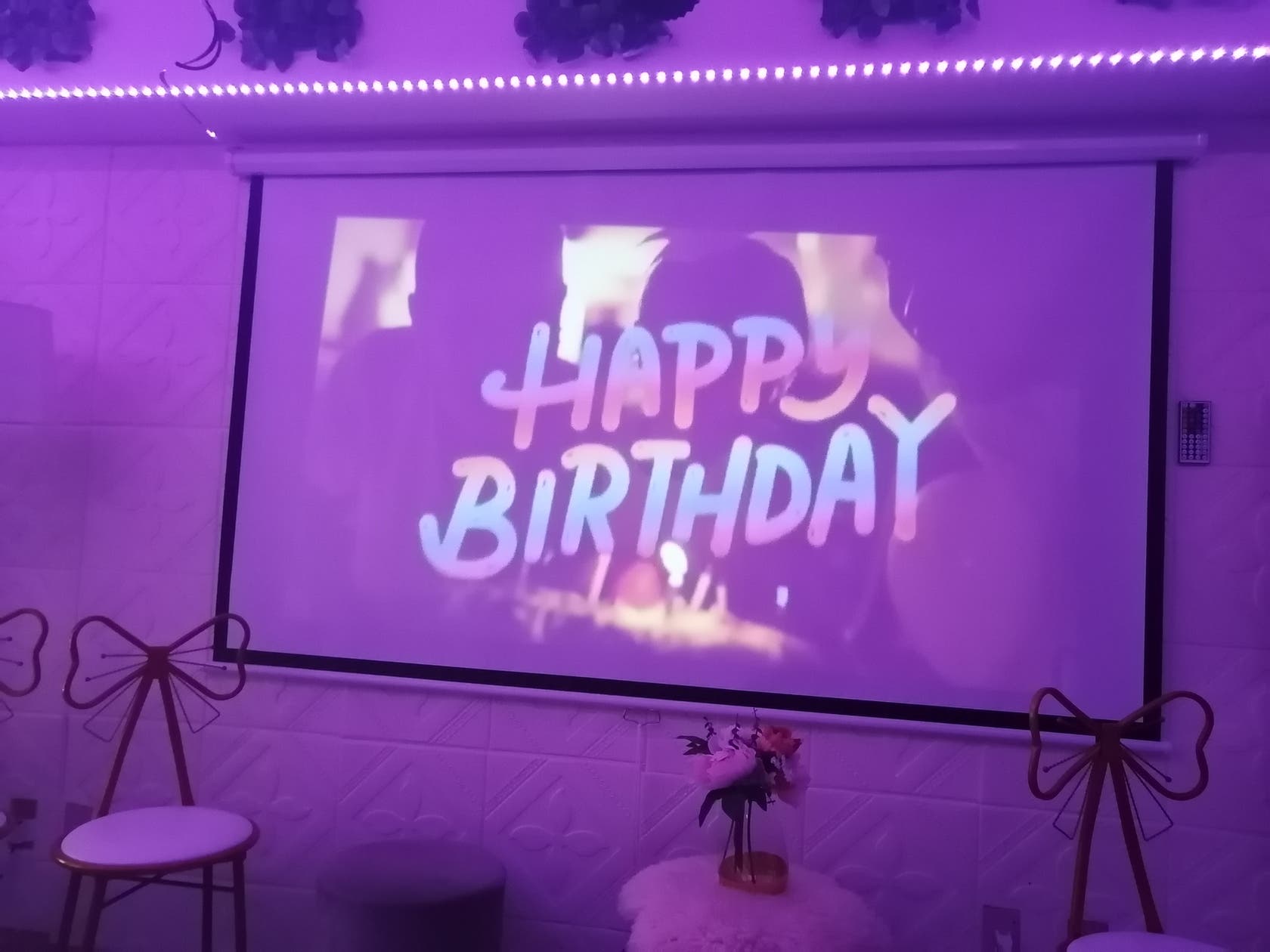 推し活最適オシャレなネオン空間🎈100インチプロジェクター📺駅2分✨🎉撮影📷デート🍷動画視聴✨の写真8