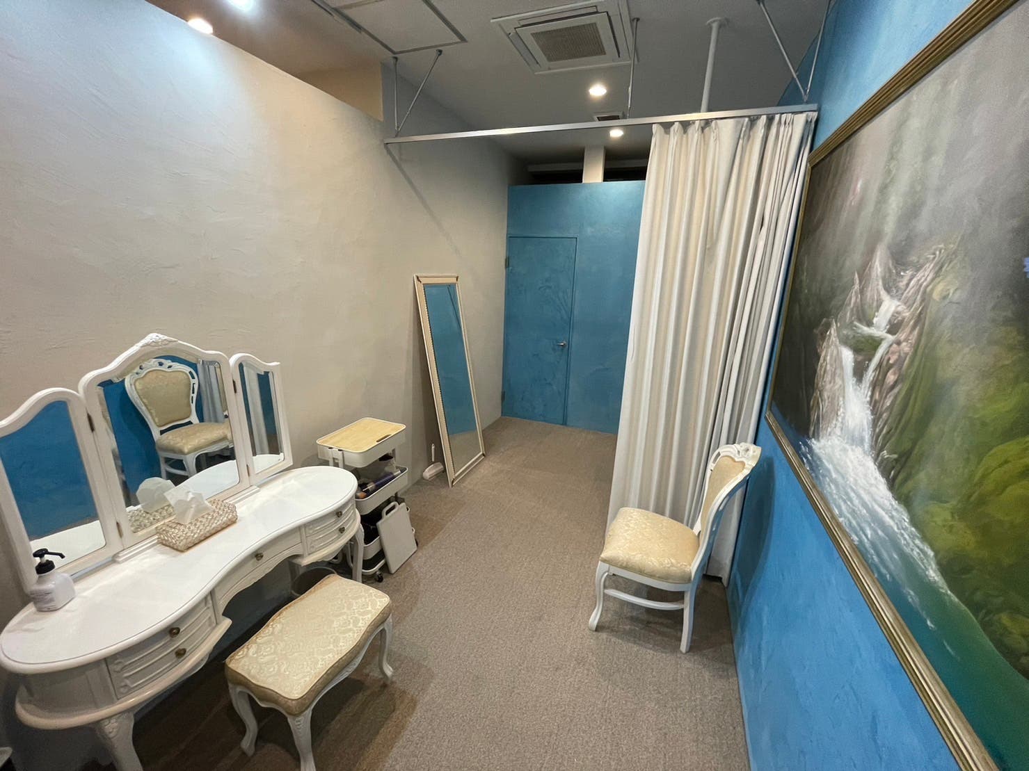 小田急江ノ島線 片瀬江ノ島駅 / 湘南の海目の前のメイクルーム　海での撮影準備に　お着替え、ヘアメイクスペース　　の写真3