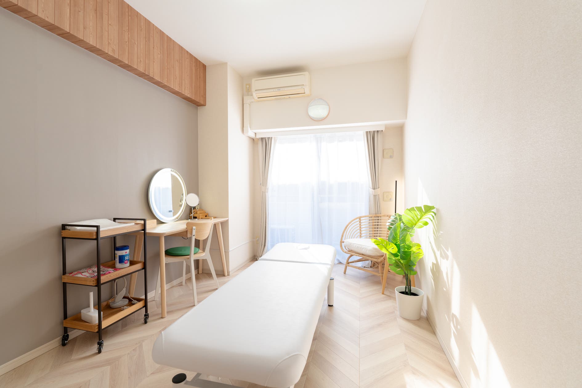 【川崎駅5分】完全個室のプライベートサロン✨ホワイトを基調とした良質空間🌿の写真1