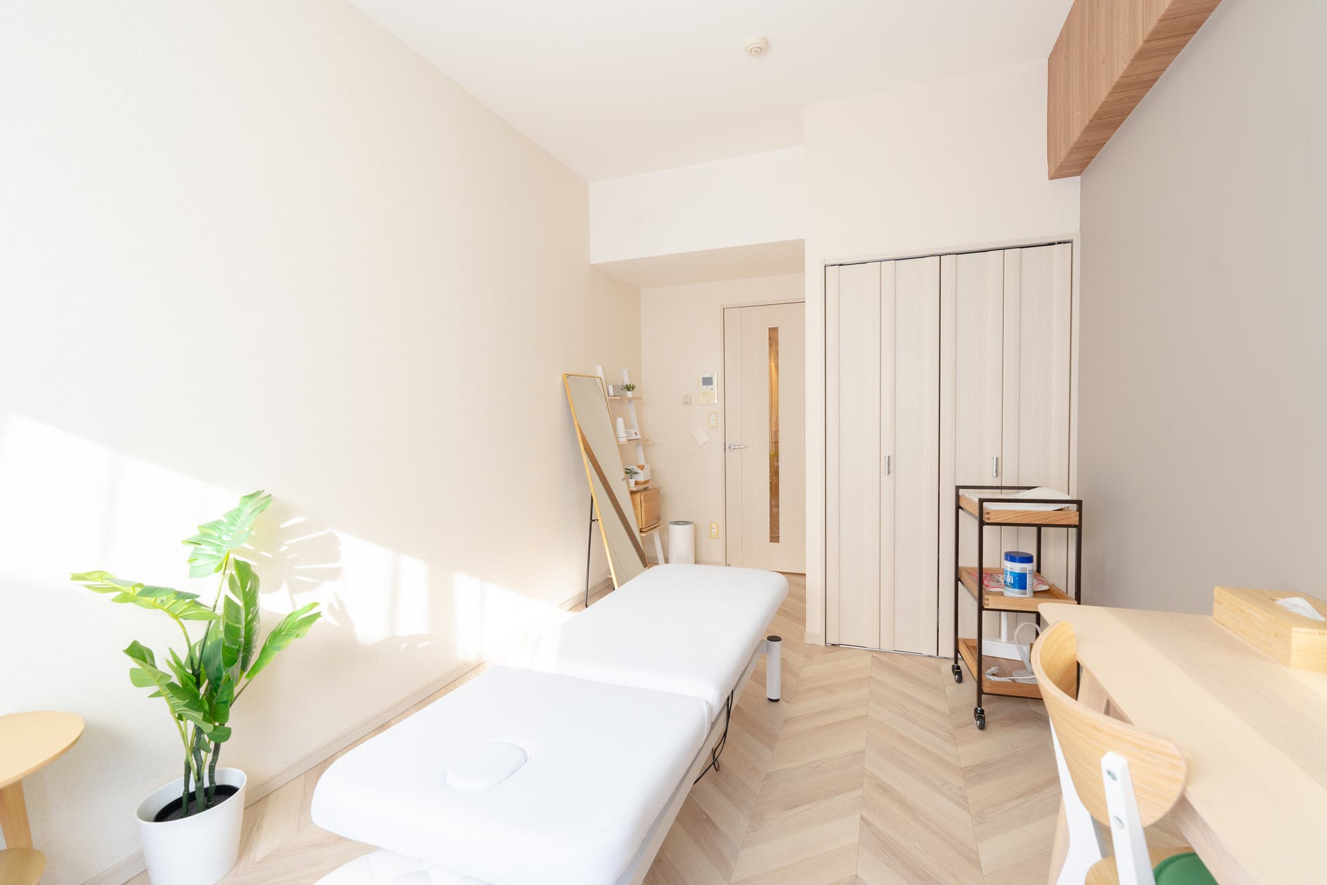 【川崎駅5分】完全個室のプライベートサロン✨ホワイトを基調とした良質空間🌿の写真5