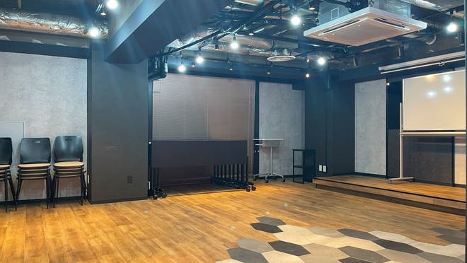 【403】渋谷駅🚃完全個室で30名規模・ブラックを基調としたモダンな設え✨非日常的な空間で発表会やセミナーにおすすめの写真3