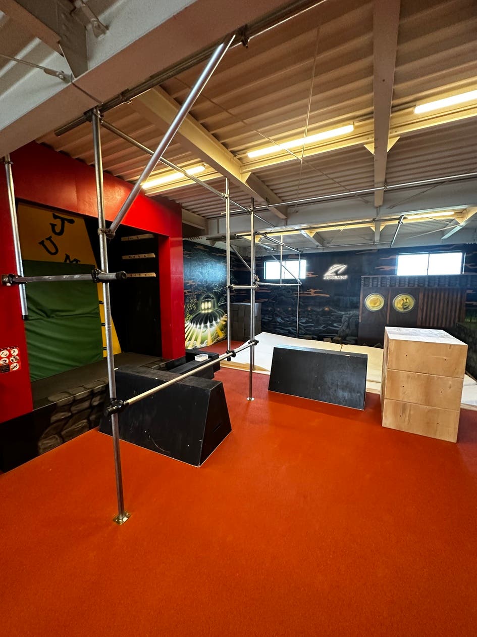 京都唯一のパルクールジムを貸切。スポンジプール・レール・鉄棒・ボックスあり！撮影・練習・体操教室にご利用いただけますの写真5