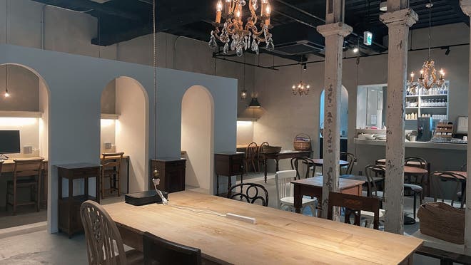 半個室(完全個室ではございません)|鎌倉市 大船駅 徒歩1分。アンティークなシェアラウンジ「FOYER ALMA」の写真5