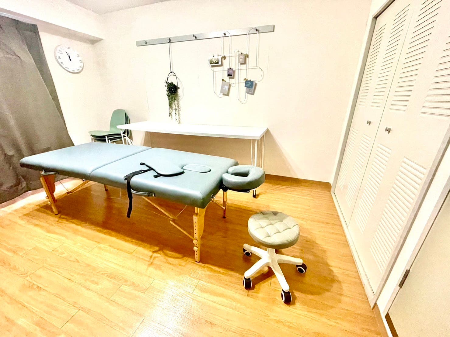 【四条駅・烏丸駅3分】最大6名/高速Wifi/最大100㌅プロジェクター/50㌅大型TV/飲食OK/セミナー・リモートに最適！の写真13