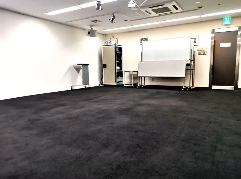 RoomA【外苑前駅から徒歩20秒！】～スクール34名。高速WiFi！飲食物持込可（ゴミ持帰り不要）！受付常駐で安心！の写真3