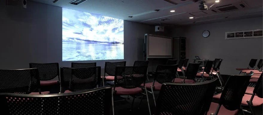 RoomA【外苑前駅から徒歩20秒！】～スクール34名。高速WiFi！飲食物持込可（ゴミ持帰り不要）！受付常駐で安心！の写真5