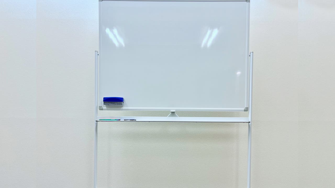 水道橋駅1分｜土足OK｜トイレはお部屋外｜43型モニター｜Wi-Fi｜12人着席｜ボドゲ｜着替え｜姿見の写真11