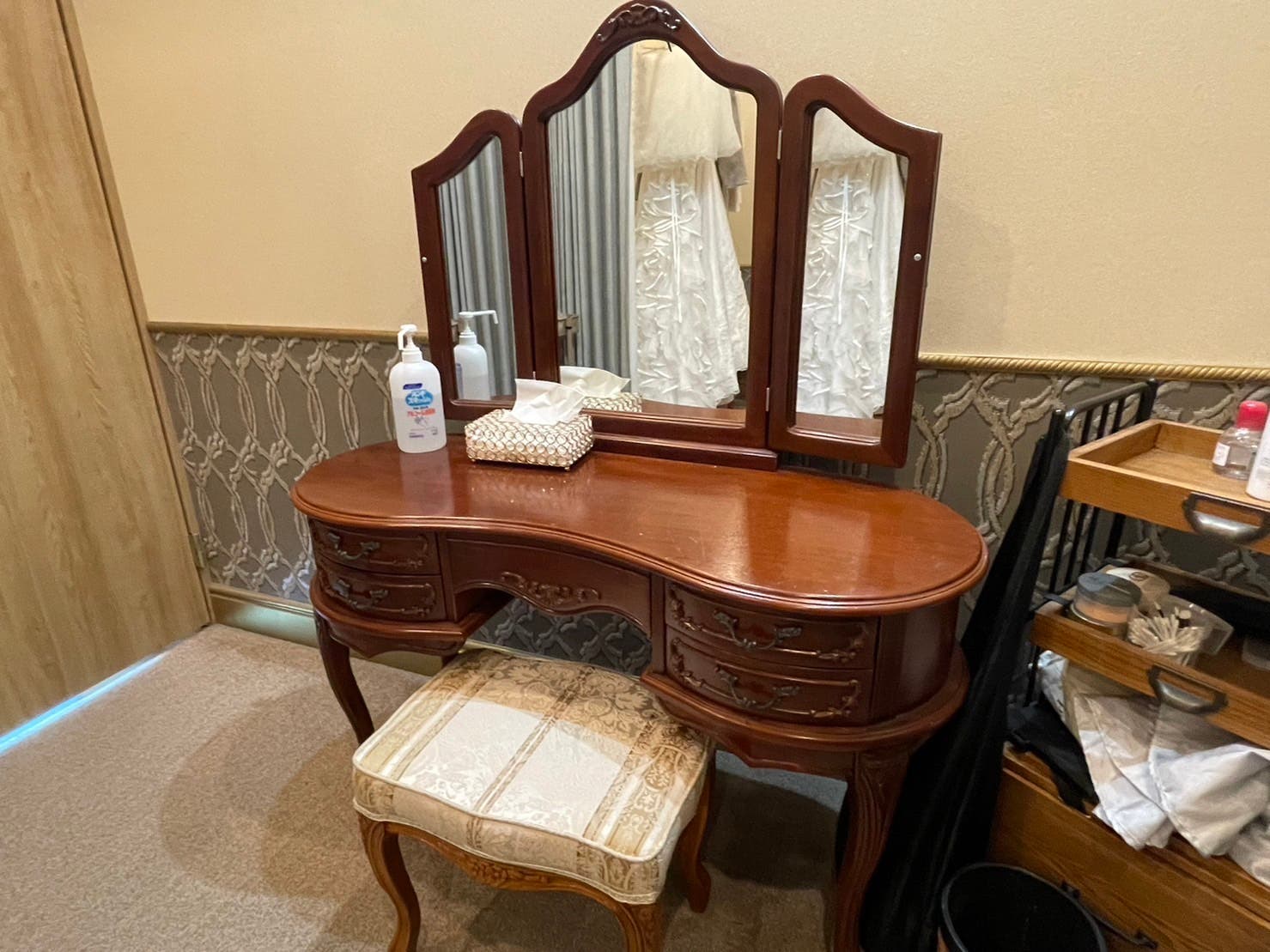 小田急江ノ島線 片瀬江ノ島駅 / 湘南の海目の前のメイクルーム　海での撮影準備に　お着替え、ヘアメイクスペース　　の写真2