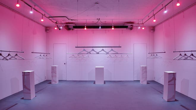 乃木坂徒歩6分/ 1F路面 / 白を基調とした正方形のシンプルなギャラリースペースの写真5