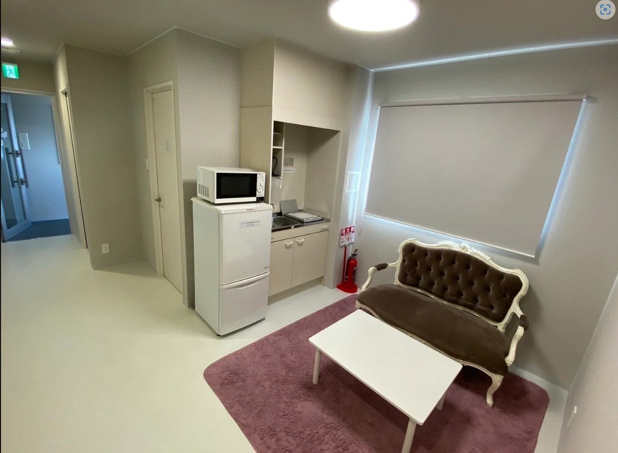 天井高6.5ｍ・約74㎡・一面鏡張り・Pole・Aerial設備併設のレンタルスタジオの写真9