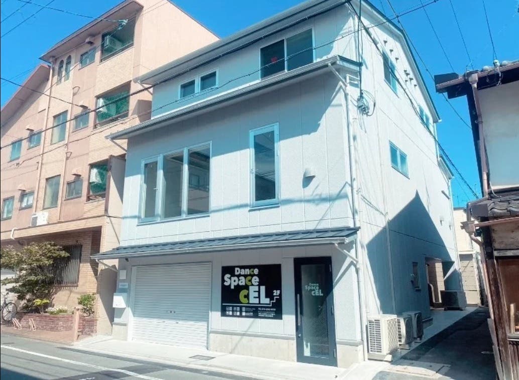 天井高6.5ｍ・約74㎡・一面鏡張り・Pole・Aerial設備併設のレンタルスタジオの写真13