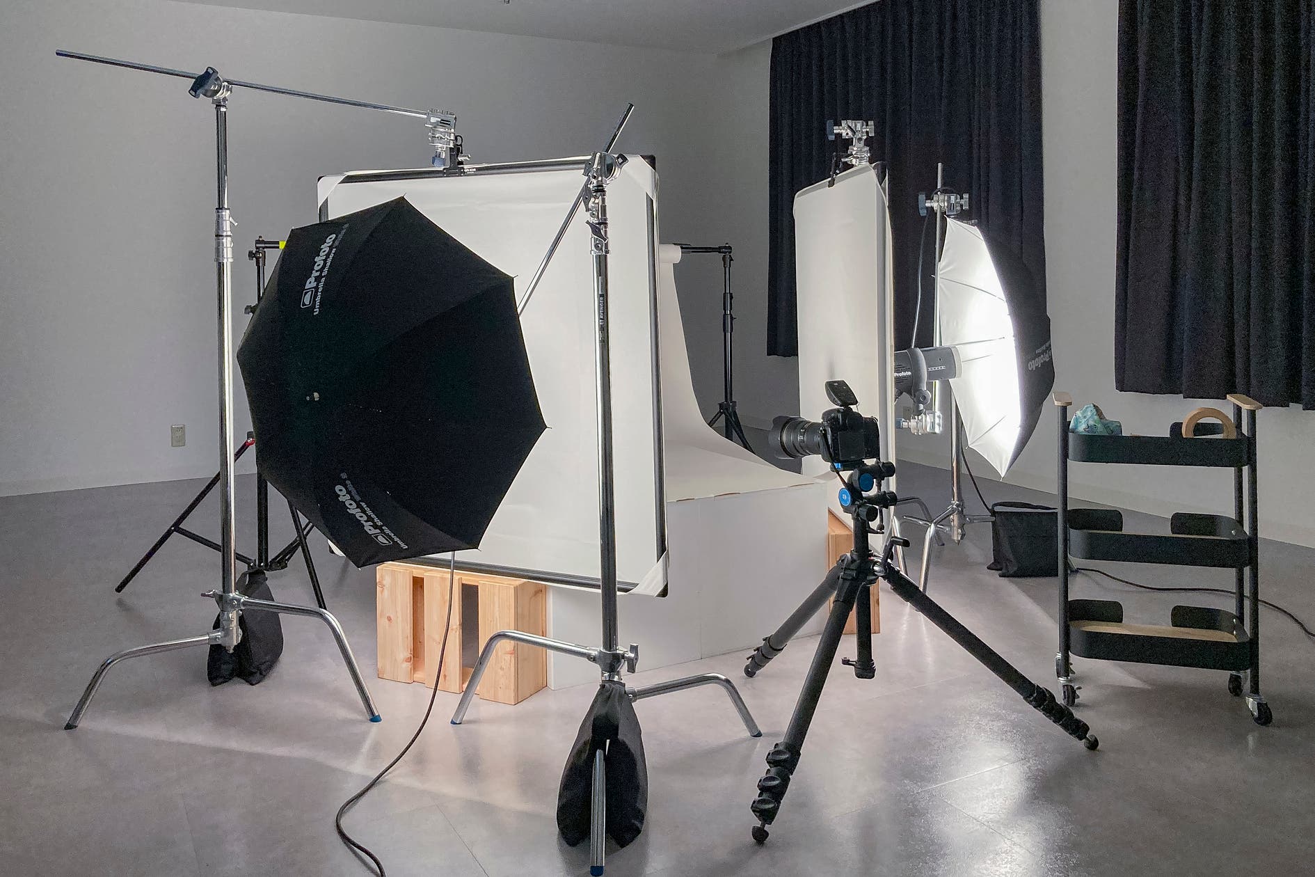 STUDIO－Ｂ｜博多駅徒歩７分。白を基調としたプレーンな空間で、本格的な撮影機材を利用し幅広い撮影が可能です。の写真6