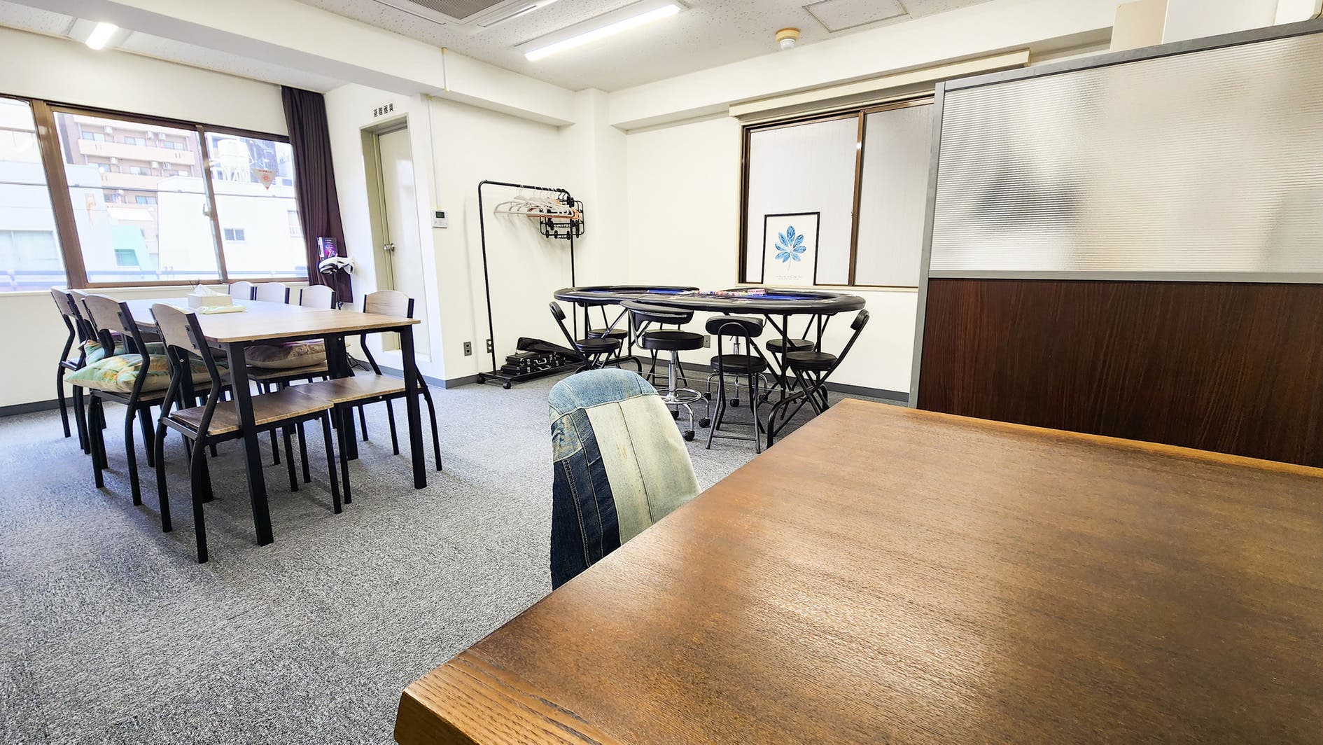 秋葉原駅近｜24時間営業｜Wi-Fiあり｜ポーカー台🃏｜会議・打ち合わせ・作業におすすめ💡_507の写真1