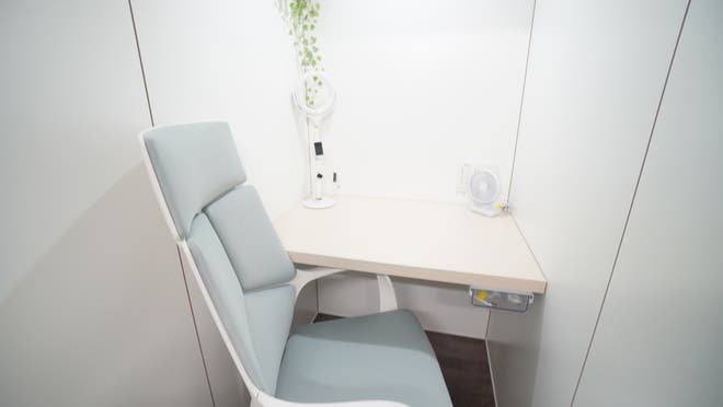 <ビズボ赤坂見附駅前No.6>【換気ファン付完全個室】10番出口1分🚃光回線Wi-Fi📶電源🔌テレワーク/ZOOM/作業の写真3