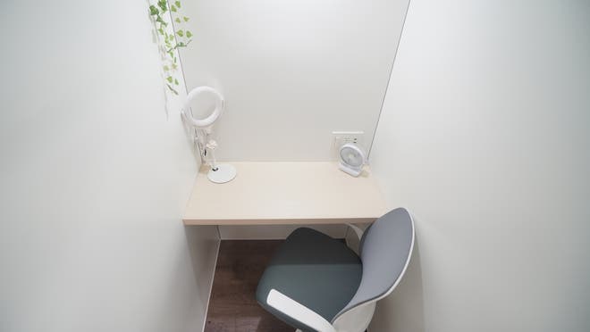 <ビズボ赤坂見附駅前No.2>【換気ファン付完全個室】10番出口1分🚃光回線Wi-Fi📶電源🔌テレワーク/ZOOM/作業の写真5