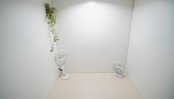 <ビズボ赤坂見附駅前No.5>【換気ファン付完全個室】10番出口1分🚃光回線Wi-Fi📶電源🔌テレワーク/ZOOM/作業の写真3