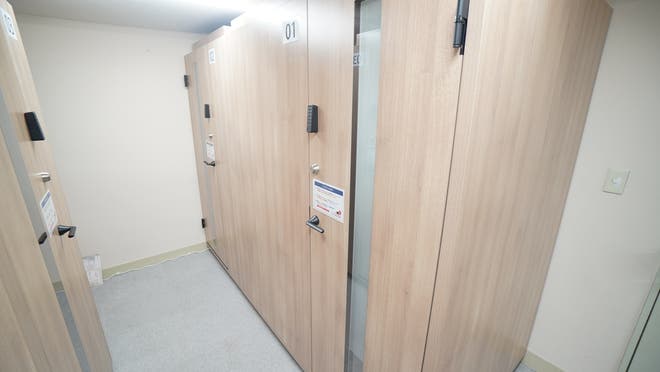 <ビズボ赤坂見附駅前No.3>【換気ファン付完全個室】10番出口1分🚃光回線Wi-Fi📶電源🔌テレワーク/ZOOM/作業の写真5